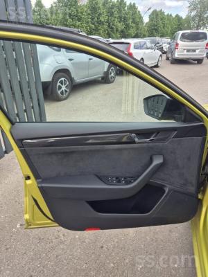 Yellow Skoda SuperB 2019 in Riga, with an engine capacity of 1.50 L and mileage of 91 thousand km for 19190 €, photo 15 on AUTOMOTO.COM.LV