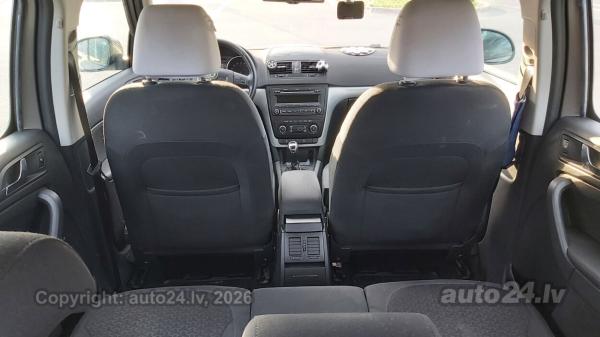 Beige Skoda Yeti 2012 in Tallinn, with an engine capacity of 2.00 L and mileage of 123 thousand km for 6900 €, photo 10 on AUTOMOTO.COM.LV