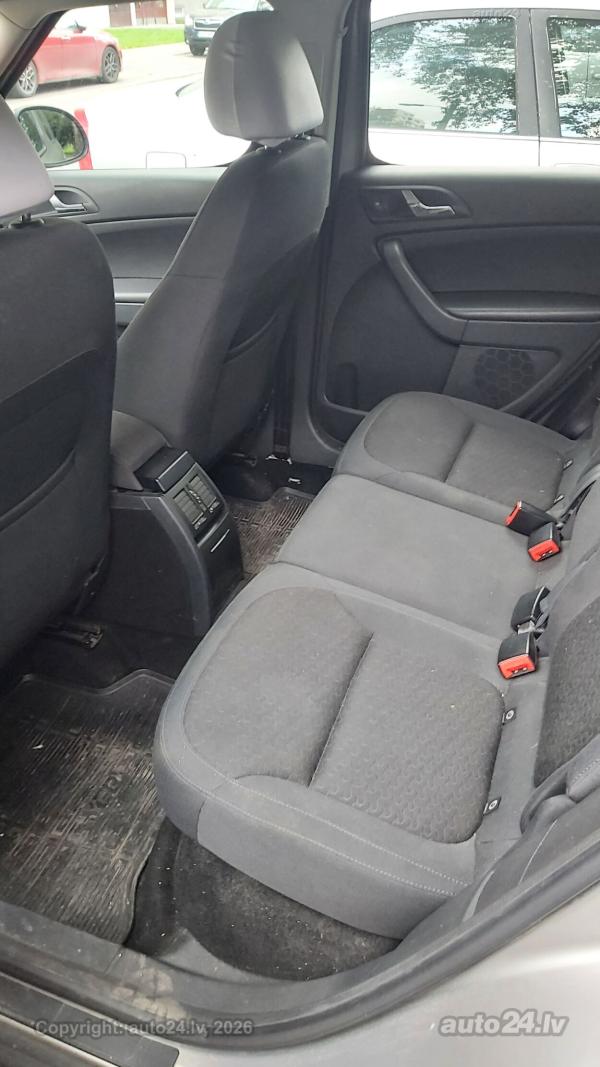 Smilšu krāsa Skoda Yeti 2012 Tallina, ar dzinēja tilpumu 2.00 L un nobraukumu 123 tūkst. km par 6900 €, foto 8 vietnē AUTOMOTO.COM.LV