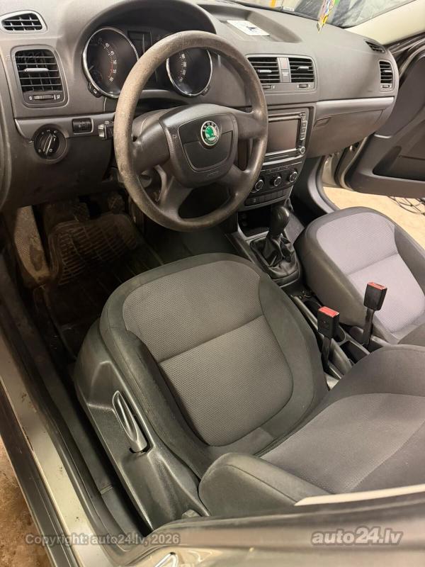 Smilšu krāsa Skoda Yeti 2012 Tallina, ar dzinēja tilpumu 2.00 L un nobraukumu 325 tūkst. km par 3495 €, foto 10 vietnē AUTOMOTO.COM.LV
