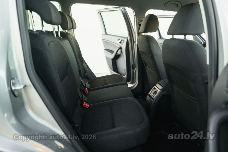 Beige Skoda Yeti 2014 in Tallinn, with an engine capacity of 2.00 L and mileage of 243 thousand km for 9799 €, photo 12 on AUTOMOTO.COM.LV