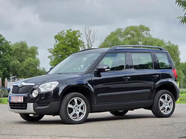 Black Skoda Yeti 2010 in Grobiņa, with an engine capacity of 2.00 L and mileage of 209 thousand km for 5200 €, photo 2 on AUTOMOTO.COM.LV
