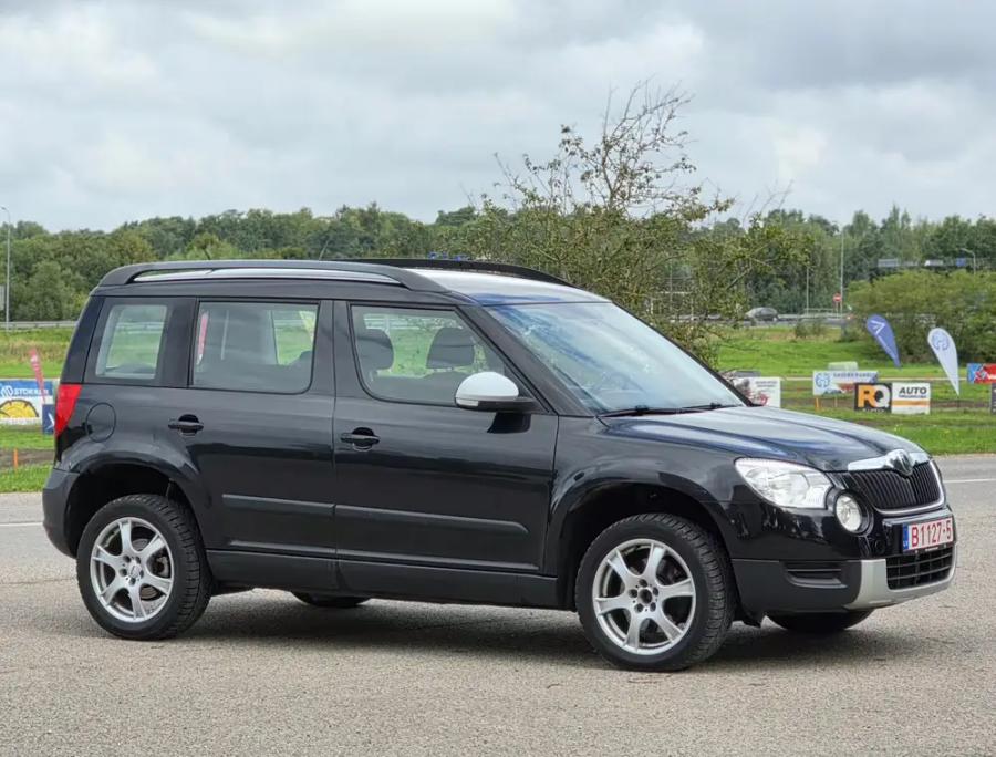 Black Skoda Yeti 2010 in Grobiņa, with an engine capacity of 2.00 L and mileage of 209 thousand km for 5200 €, photo 5 on AUTOMOTO.COM.LV