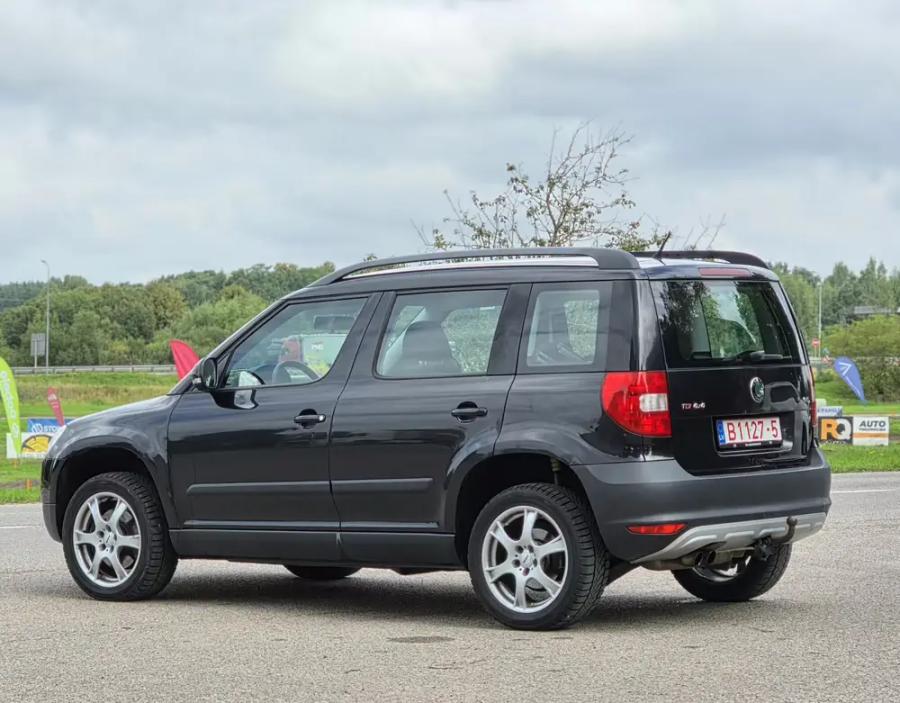 Black Skoda Yeti 2010 in Grobiņa, with an engine capacity of 2.00 L and mileage of 209 thousand km for 5200 €, photo 8 on AUTOMOTO.COM.LV