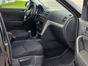Black Skoda Yeti 2010 in Grobiņa, with an engine capacity of 2.00 L and mileage of 209 thousand km for 5200 €, photo 9 on AUTOMOTO.COM.LV