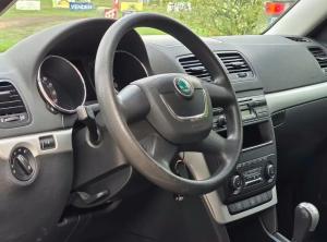 Black Skoda Yeti 2010 in Grobiņa, with an engine capacity of 2.00 L and mileage of 209 thousand km for 5200 €, photo 17 on AUTOMOTO.COM.LV