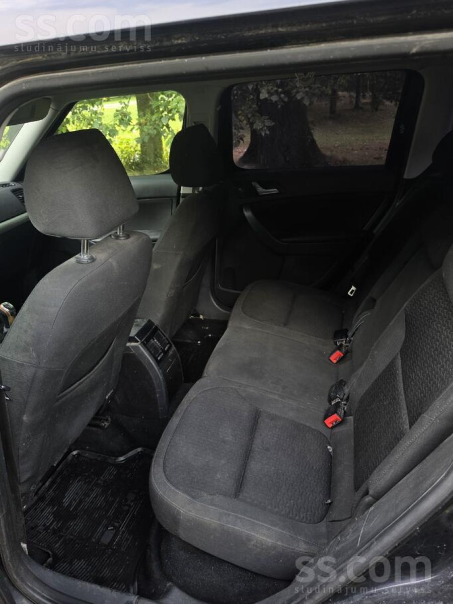 Black Skoda Yeti 2010 in Dobele, with an engine capacity of 2.00 L and mileage of 399 thousand km for 2900 €, photo 12 on AUTOMOTO.COM.LV
