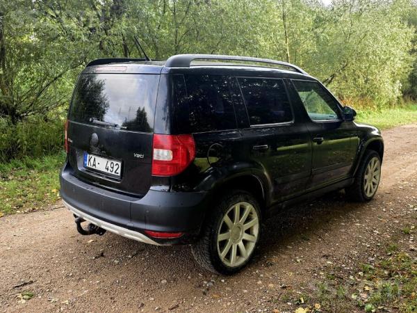 Black Skoda Yeti 2010 in Dobele, with an engine capacity of 2.00 L and mileage of 399 thousand km for 2900 €, photo 5 on AUTOMOTO.COM.LV