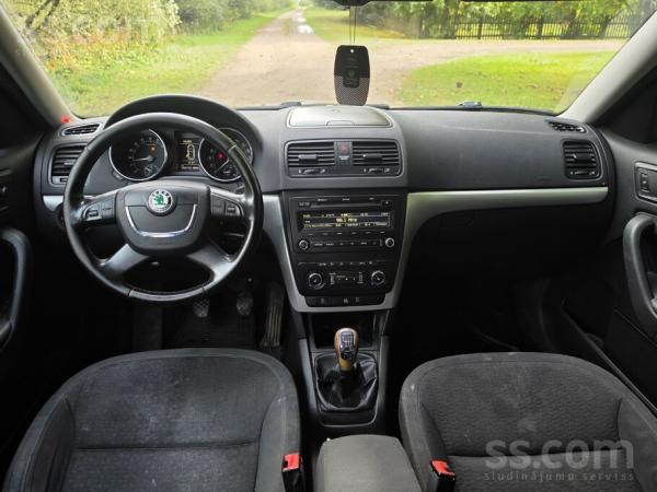 Black Skoda Yeti 2010 in Dobele, with an engine capacity of 2.00 L and mileage of 399 thousand km for 2900 €, photo 6 on AUTOMOTO.COM.LV