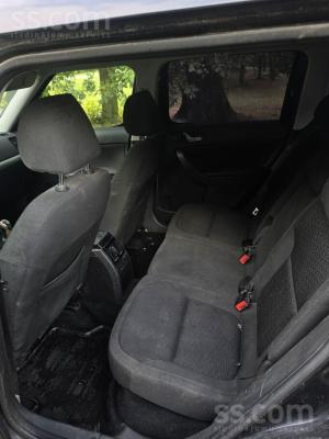 Black Skoda Yeti 2010 in Dobele, with an engine capacity of 2.00 L and mileage of 399 thousand km for 2900 €, photo 7 on AUTOMOTO.COM.LV