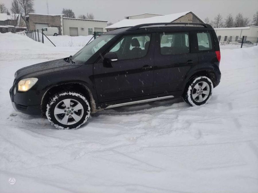 Black Skoda Yeti 2011 in Moletai, with an engine capacity of 1.97 L and mileage of 238 thousand km for 4500 €, photo 3 on AUTOMOTO.COM.LV