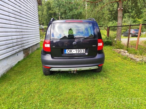 Black Skoda Yeti 2011 in Daugavpils, with an engine capacity of 2.00 L and mileage of 240 thousand km for 5550 €, photo 3 on AUTOMOTO.COM.LV
