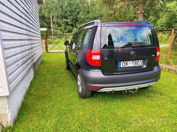 Black Skoda Yeti 2011 in Daugavpils, with an engine capacity of 2.00 L and mileage of 240 thousand km for 5550 €, photo 5 on AUTOMOTO.COM.LV