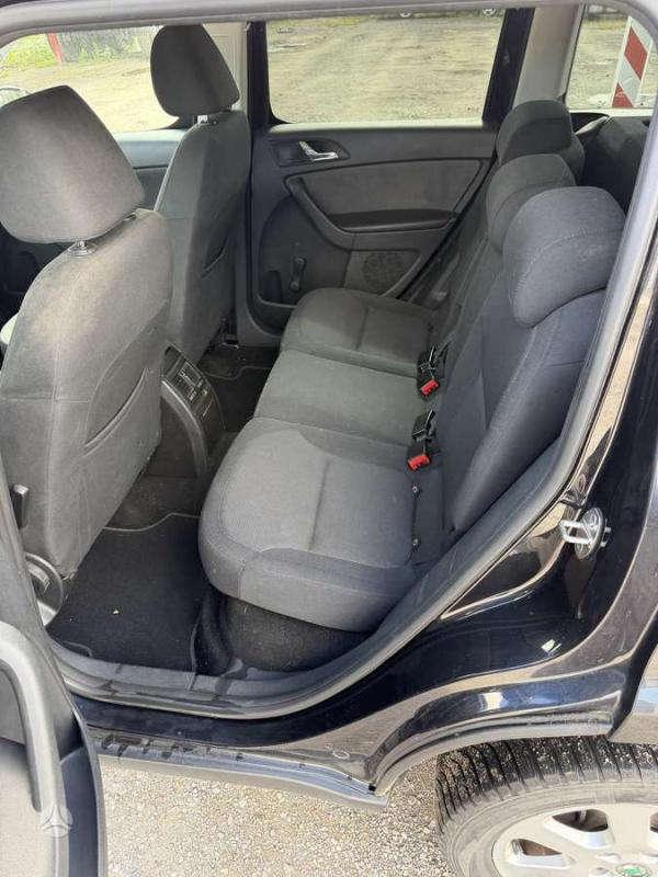 Black Skoda Yeti 2011 in Kelme, with an engine capacity of 1.80 L and mileage of 191 thousand km for 3200 €, photo 10 on AUTOMOTO.COM.LV