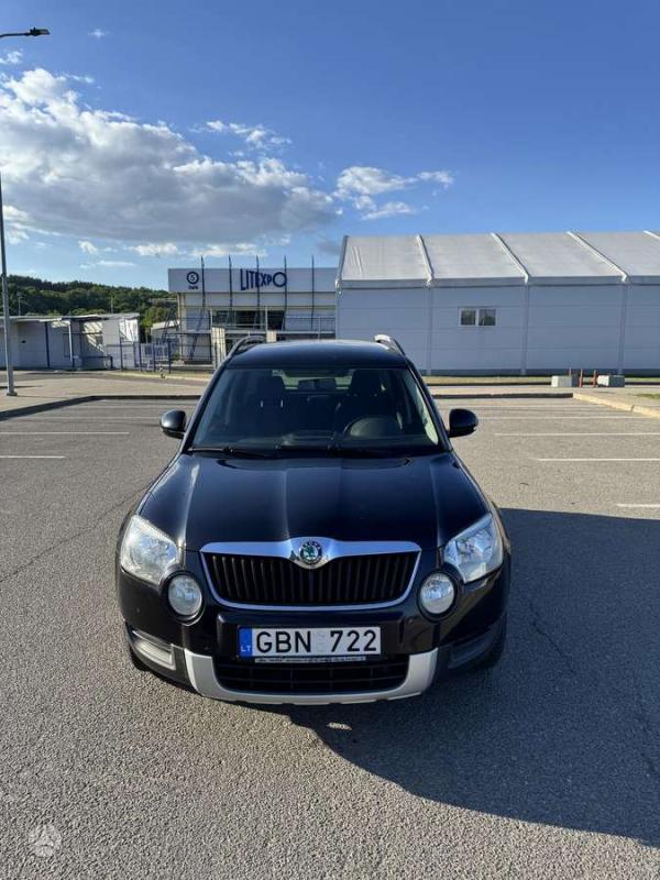 Black Skoda Yeti 2012 in Vilnius, with an engine capacity of 1.97 L and mileage of 273 thousand km for 4850 €, photo 7 on AUTOMOTO.COM.LV
