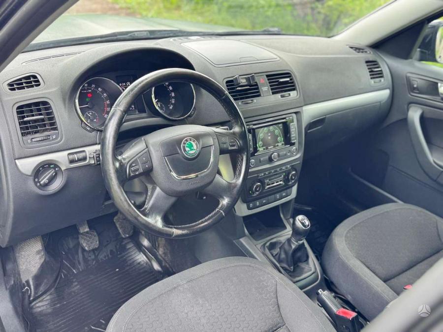 Melns Skoda Yeti 2013 Elektrėnai, ar dzinēja tilpumu 1.97 L un nobraukumu 350 tūkst. km par 2990 €, foto 8 vietnē AUTOMOTO.COM.LV
