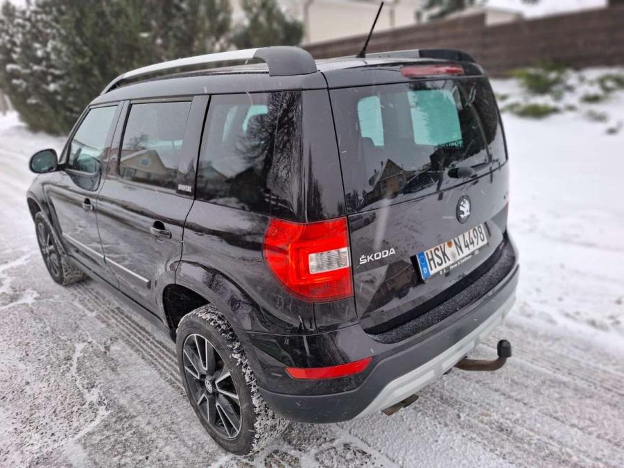 Black Skoda Yeti 2014 in Utena, with an engine capacity of 1.97 L and mileage of 210 thousand km for 7600 €, photo 3 on AUTOMOTO.COM.LV