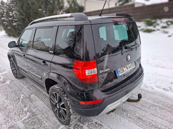 Black Skoda Yeti 2014 in Utena, with an engine capacity of 1.97 L and mileage of 210 thousand km for 7600 €, photo 9 on AUTOMOTO.COM.LV