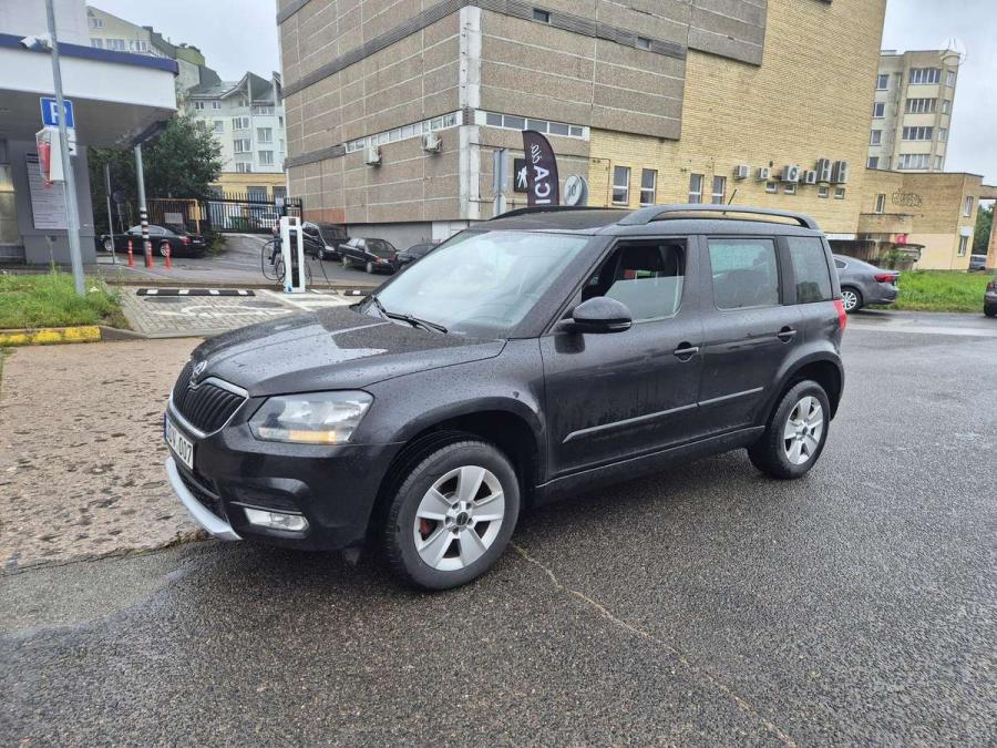 Black Skoda Yeti 2014 in Vilnius, with an engine capacity of 1.97 L and mileage of 303 thousand km for 6700 €, photo 1 on AUTOMOTO.COM.LV