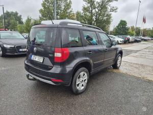 Black Skoda Yeti 2014 in Vilnius, with an engine capacity of 1.97 L and mileage of 303 thousand km for 6700 €, photo 4 on AUTOMOTO.COM.LV