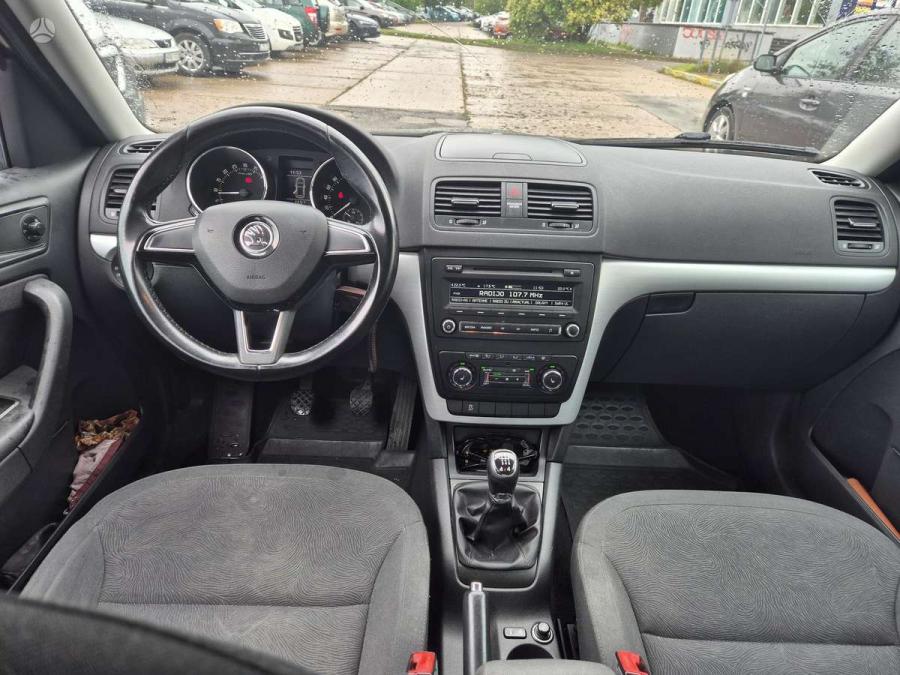 Black Skoda Yeti 2014 in Vilnius, with an engine capacity of 1.97 L and mileage of 303 thousand km for 6700 €, photo 7 on AUTOMOTO.COM.LV