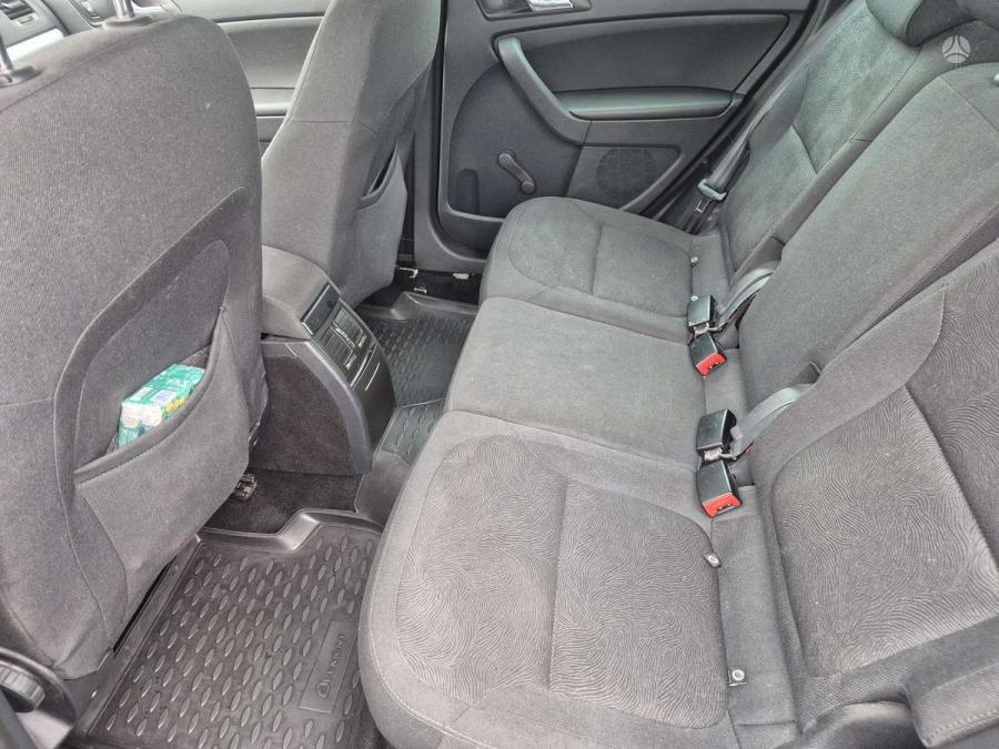 Black Skoda Yeti 2014 in Vilnius, with an engine capacity of 1.97 L and mileage of 303 thousand km for 6700 €, photo 8 on AUTOMOTO.COM.LV