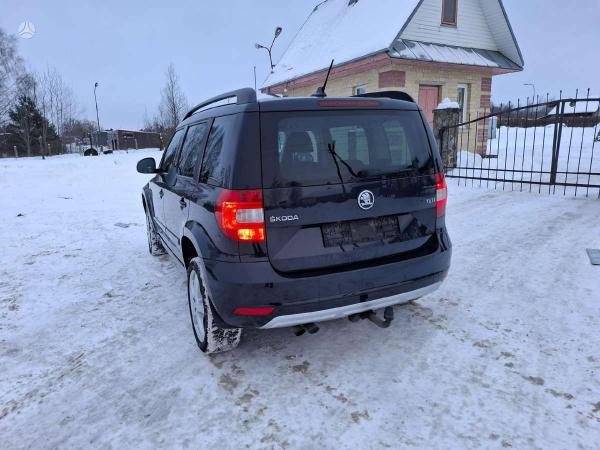 Black Skoda Yeti 2013 in Utena, with an engine capacity of 2.00 L and mileage of 221 thousand km for 6700 €, photo 11 on AUTOMOTO.COM.LV