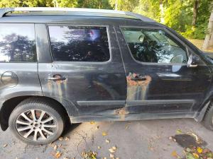 Black Skoda Yeti 2012 in Kaunas, with an engine capacity of 1.97 L and mileage of 290 thousand km for 1300 €, photo 4 on AUTOMOTO.COM.LV