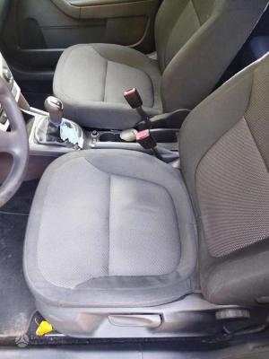 Black Skoda Yeti 2012 in Kaunas, with an engine capacity of 1.97 L and mileage of 290 thousand km for 1300 €, photo 5 on AUTOMOTO.COM.LV