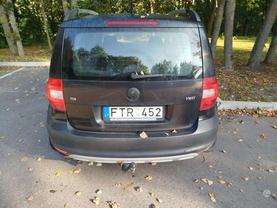 Black Skoda Yeti 2012 in Kaunas, with an engine capacity of 1.97 L and mileage of 290 thousand km for 1300 €, photo 7 on AUTOMOTO.COM.LV
