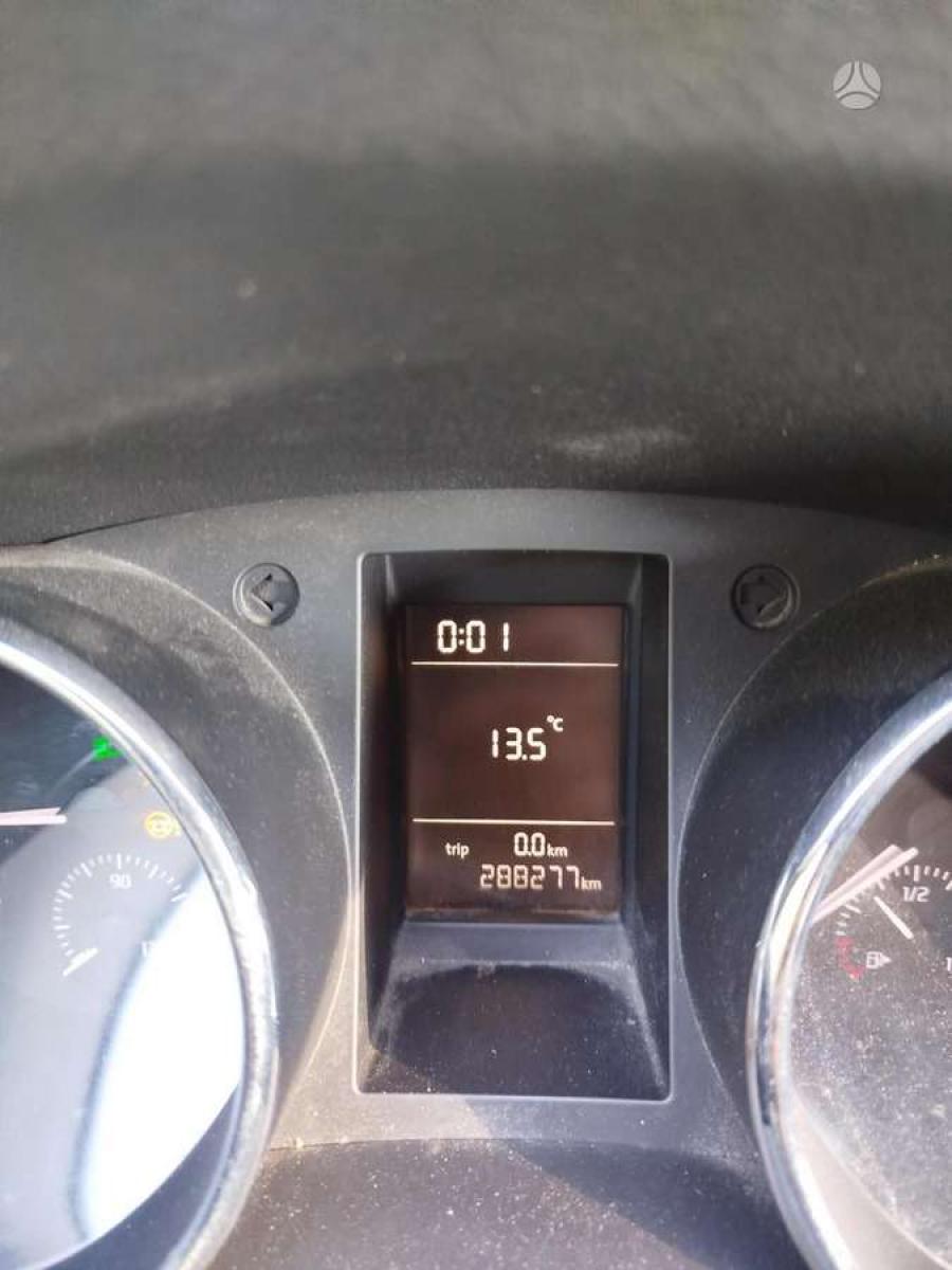 Black Skoda Yeti 2012 in Kaunas, with an engine capacity of 1.97 L and mileage of 290 thousand km for 1300 €, photo 8 on AUTOMOTO.COM.LV