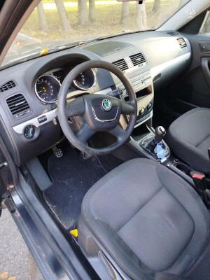 Black Skoda Yeti 2012 in Kaunas, with an engine capacity of 1.97 L and mileage of 290 thousand km for 1300 €, photo 12 on AUTOMOTO.COM.LV