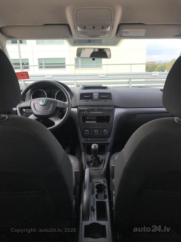 Black Skoda Yeti 2012 in Tallinn, with an engine capacity of 1.20 L and mileage of 235 thousand km for 2999 €, photo 5 on AUTOMOTO.COM.LV