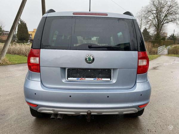 Blue Skoda Yeti 2011 in Birzai, with an engine capacity of 1.97 L and mileage of 312 thousand km for 4750 €, photo 6 on AUTOMOTO.COM.LV