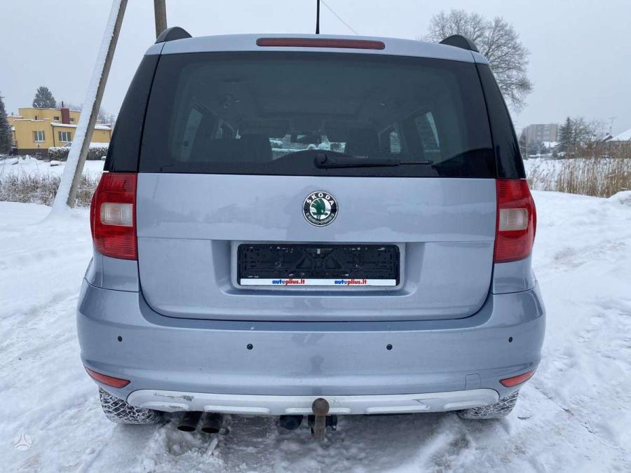 Blue Skoda Yeti 2011 in Birzai, with an engine capacity of 1.97 L and mileage of 312 thousand km for 4650 €, photo 5 on AUTOMOTO.COM.LV