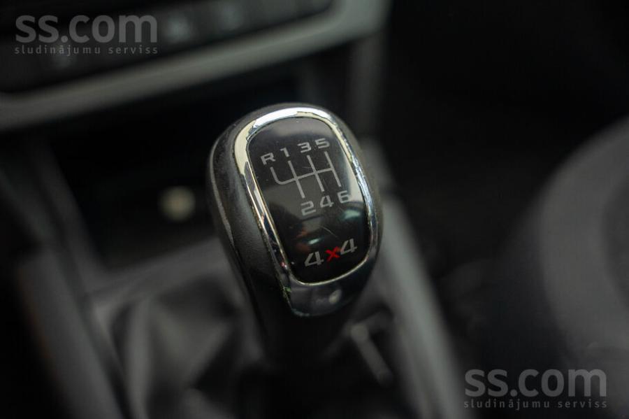 Blue Skoda Yeti 2011 in Riga, with an engine capacity of 1.80 L and mileage of 216 thousand km for 6350 €, photo 17 on AUTOMOTO.COM.LV