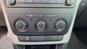 Zils Skoda Yeti 2011 Viļņa, ar dzinēja tilpumu 1.20 L un nobraukumu 202 tūkst. km par 3800 €, foto 13 vietnē AUTOMOTO.COM.LV
