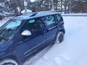 Blue Skoda Yeti 2014 in Kaunas, with an engine capacity of 1.97 L and mileage of 196 thousand km for 8990 €, photo 2 on AUTOMOTO.COM.LV
