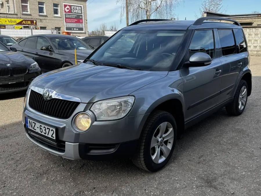 Blue Skoda Yeti 2010 in Daugavpils, with an engine capacity of 2.00 L and mileage of 298 thousand km for 4950 €, photo 4 on AUTOMOTO.COM.LV