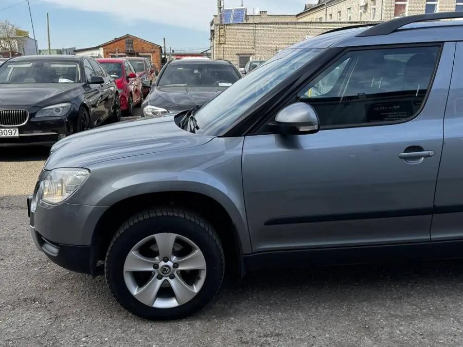 Blue Skoda Yeti 2010 in Daugavpils, with an engine capacity of 2.00 L and mileage of 298 thousand km for 4950 €, photo 8 on AUTOMOTO.COM.LV