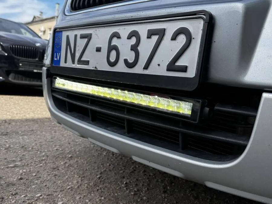 Blue Skoda Yeti 2010 in Daugavpils, with an engine capacity of 2.00 L and mileage of 298 thousand km for 4950 €, photo 11 on AUTOMOTO.COM.LV