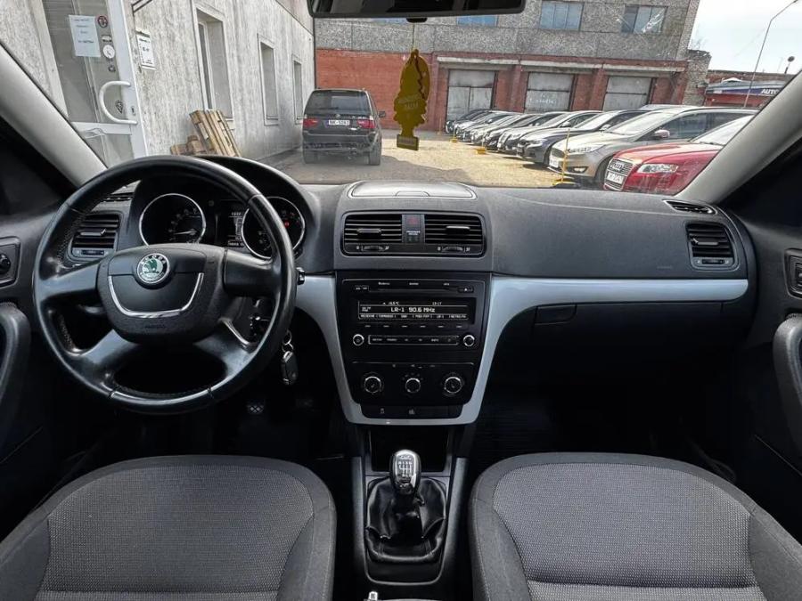 Blue Skoda Yeti 2010 in Daugavpils, with an engine capacity of 2.00 L and mileage of 298 thousand km for 4950 €, photo 16 on AUTOMOTO.COM.LV