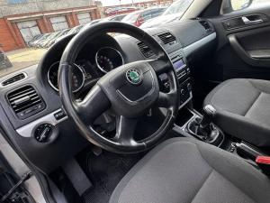Blue Skoda Yeti 2010 in Daugavpils, with an engine capacity of 2.00 L and mileage of 298 thousand km for 4950 €, photo 17 on AUTOMOTO.COM.LV