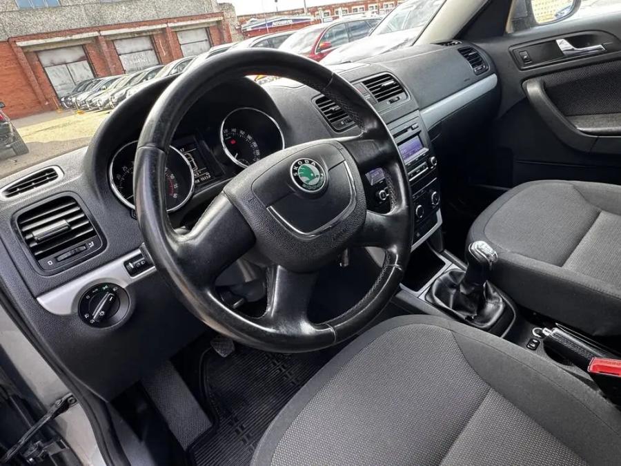 Blue Skoda Yeti 2010 in Daugavpils, with an engine capacity of 2.00 L and mileage of 298 thousand km for 4950 €, photo 17 on AUTOMOTO.COM.LV