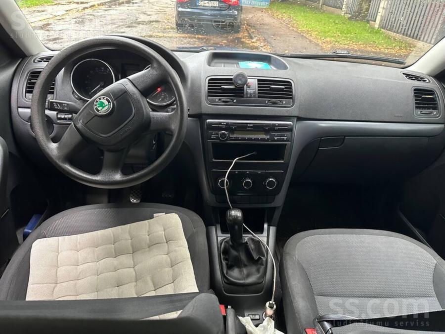 Blue Skoda Yeti 2011 in Riga, with an engine capacity of 2.00 L and mileage of 340 thousand km for 2350 €, photo 8 on AUTOMOTO.COM.LV