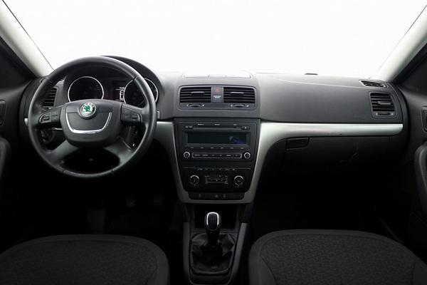 Zils Skoda Yeti 2011 Tallina, ar dzinēja tilpumu 1.80 L un nobraukumu 323 tūkst. km par 1999 €, foto 5 vietnē AUTOMOTO.COM.LV