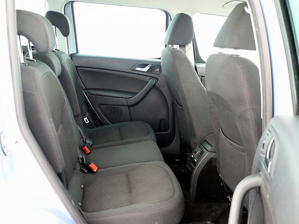 Zils Skoda Yeti 2011 Tallina, ar dzinēja tilpumu 1.80 L un nobraukumu 323 tūkst. km par 1999 €, foto 7 vietnē AUTOMOTO.COM.LV