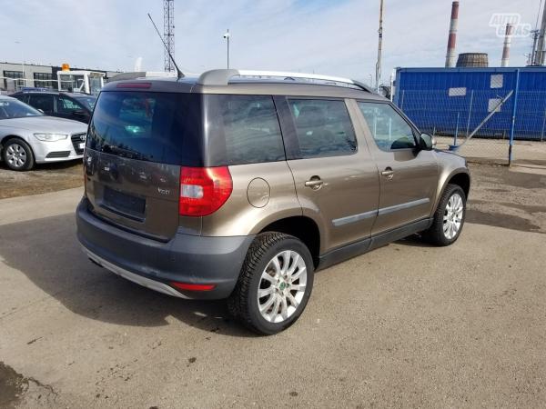Brown Skoda Yeti 2009 in Kaunas, with an engine capacity of 1.20 L and mileage of 198 thousand km for 2550 €, photo 6 on AUTOMOTO.COM.LV