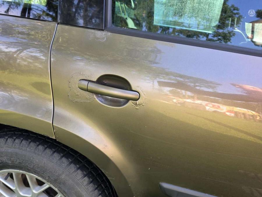 Brown Skoda Yeti 2009 in Pakruojis, with an engine capacity of 1.97 L and mileage of 391 thousand km for 2000 €, photo 5 on AUTOMOTO.COM.LV