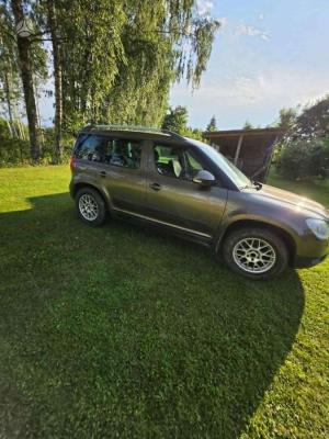 Brown Skoda Yeti 2009 in Pakruojis, with an engine capacity of 1.97 L and mileage of 391 thousand km for 2000 €, photo 11 on AUTOMOTO.COM.LV